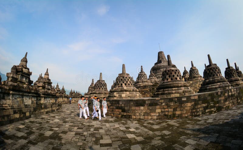 El Templo De Borobudur En Java En Indonesia Imagen editorial - Imagen ...
