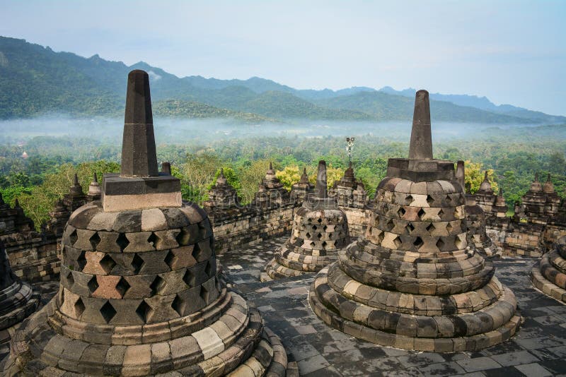 El Templo De Borobudur En Java En Indonesia Imagen de archivo - Imagen ...