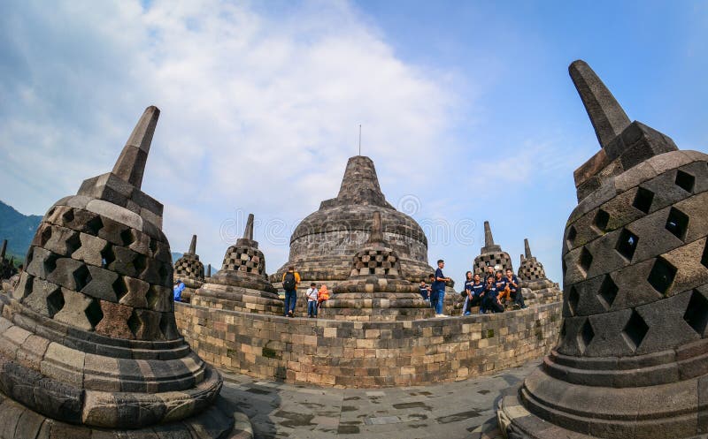 El Templo De Borobudur En Java En Indonesia Imagen de archivo editorial ...