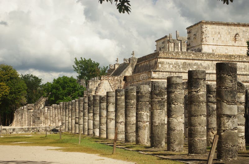 El Templo De Los Guerreros En Chichen Itza, México Imagen de archivo ... El Templo De Los Guerreros En Chichen Itza, México Imagen de archivo ...