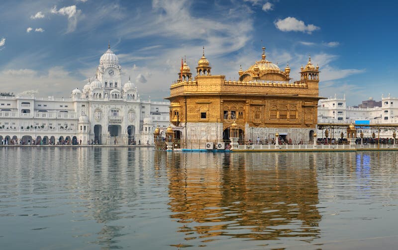 El Templo De Oro, Situado En Amritsar, Punjab, La India Foto de archivo ... El Templo De Oro, Situado En Amritsar, Punjab, La India Foto de archivo ...