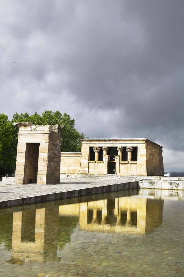 Templo De Debod, Parque Del Oeste, Madrid, España Foto de archivo ...
