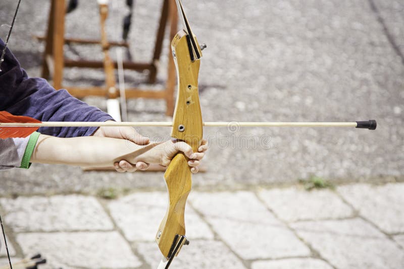 El tirar de Archer imagen de archivo. Imagen de héroe - 32105993