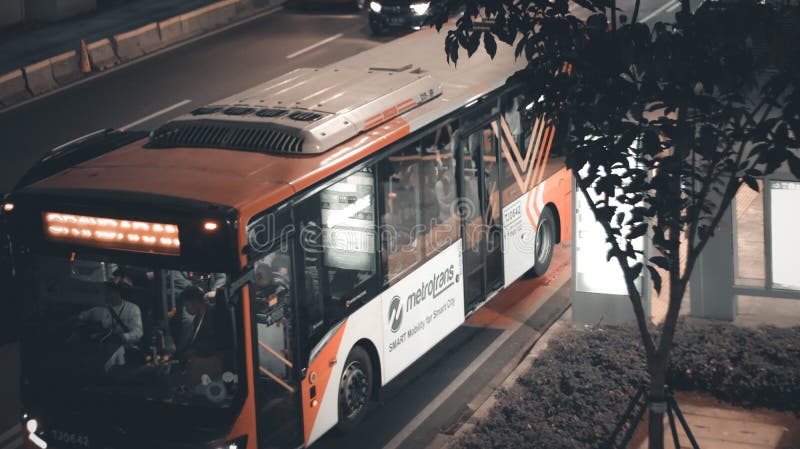El Transporte De Jakarta Es Metrotrans Fotografía editorial - Imagen de ...