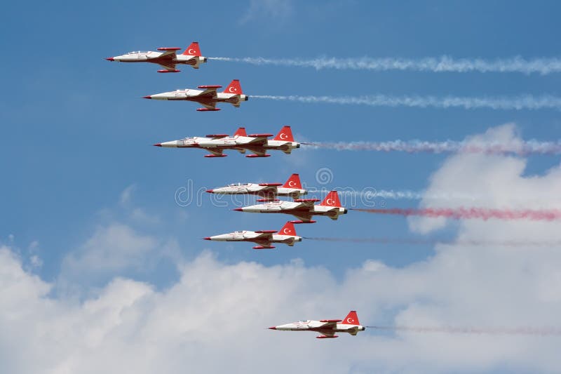 El turco Stars el airshow imagen de archivo editorial. Imagen de turco ...