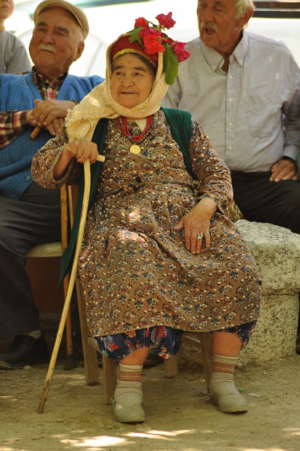 Mujer turca mayor imagen de archivo. Imagen de viejo - 77597277