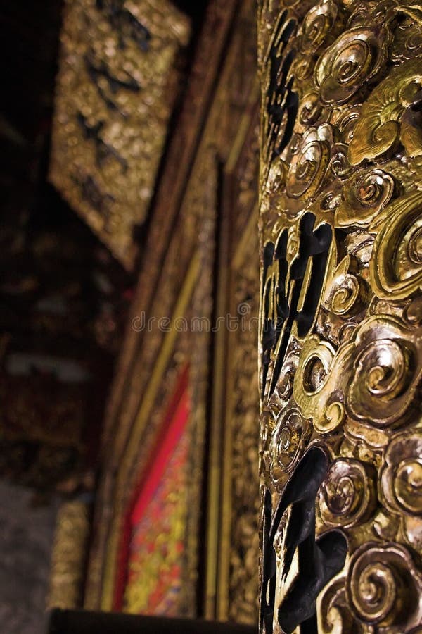 Elaborate Gold Pillar In Chinese Temple Picture. Image: 944734