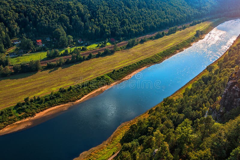 Elbe River imagem de stock. Imagem de naughty, europa - 85053487