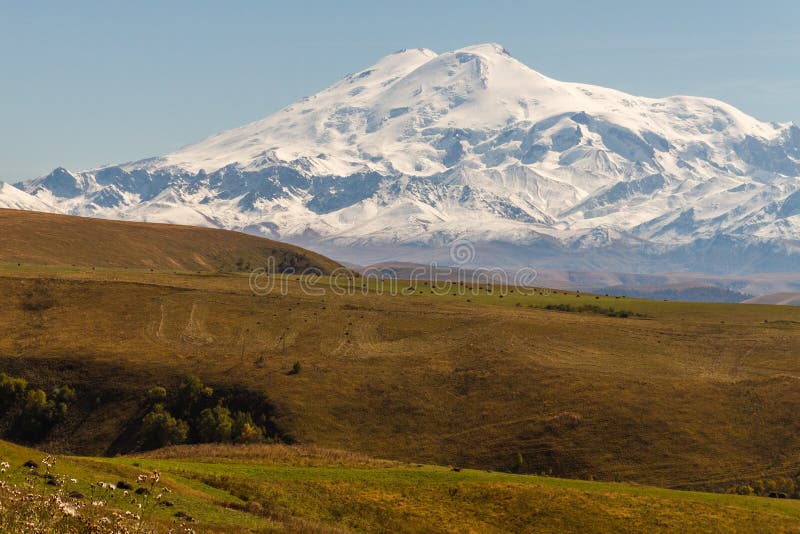 Elbrus berg Kaukasus fotografering för bildbyråer. Bild av täckt - 97917065