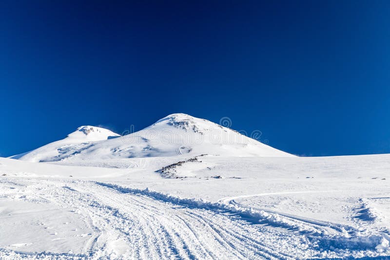 Elbrus, Kaukasus stockbild. Bild von gletscher, alpin - 35705021