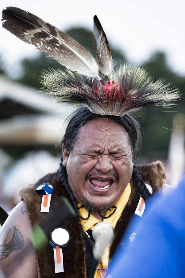 Elder Indian Drummer Singing Editorial Stock Image - Image of shawnee ...