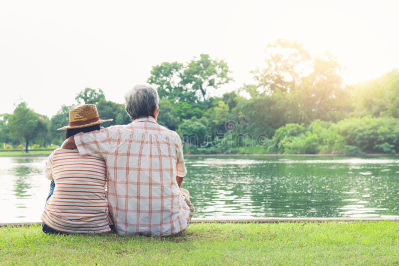 Elderly Couples Hug Each Other With Love And Happiness In The Garden
