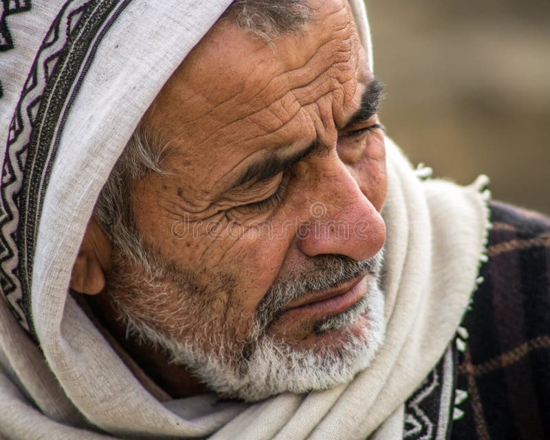 Elderly Middle Eastern Man in Traditional Clothes Editorial Photography ...