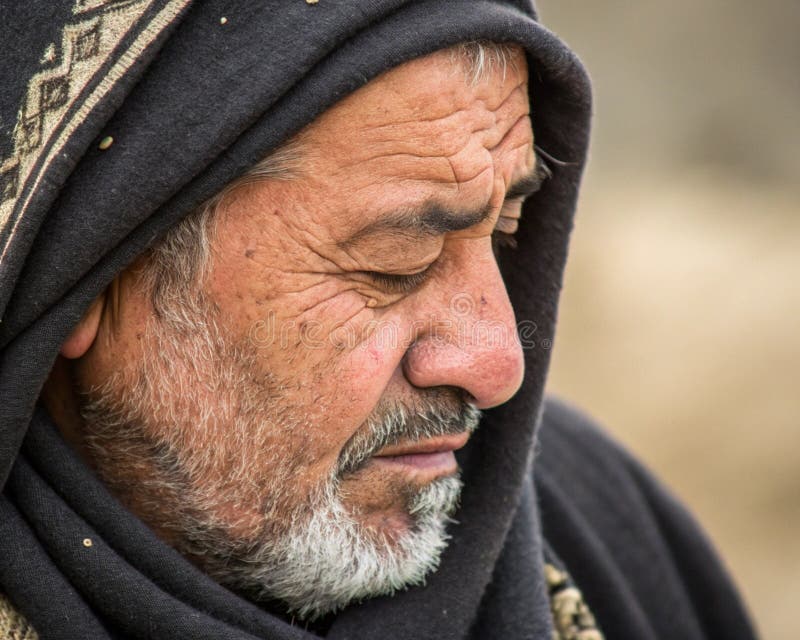 Elderly Middle Eastern Man in Traditional Clothes Editorial Photography ...