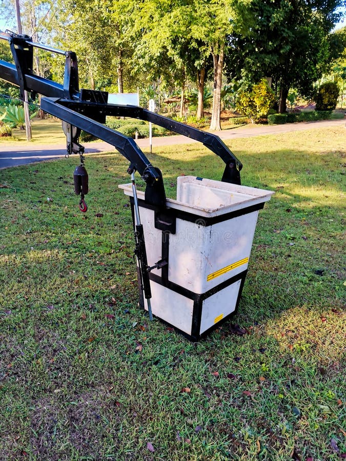 The Electric Cable Car Bucket. To Maintain the High and Low Voltage ...
