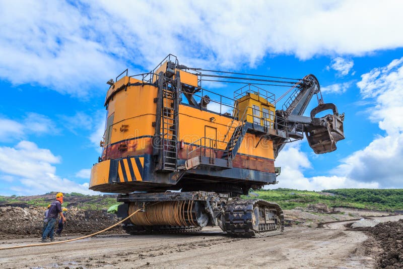 Electric Shovel move stock image. Image of production - 35422511