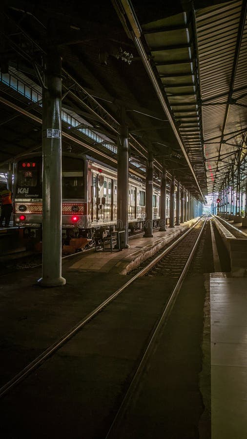 Electric Train in a Train Station. Editorial Image - Image of city ...