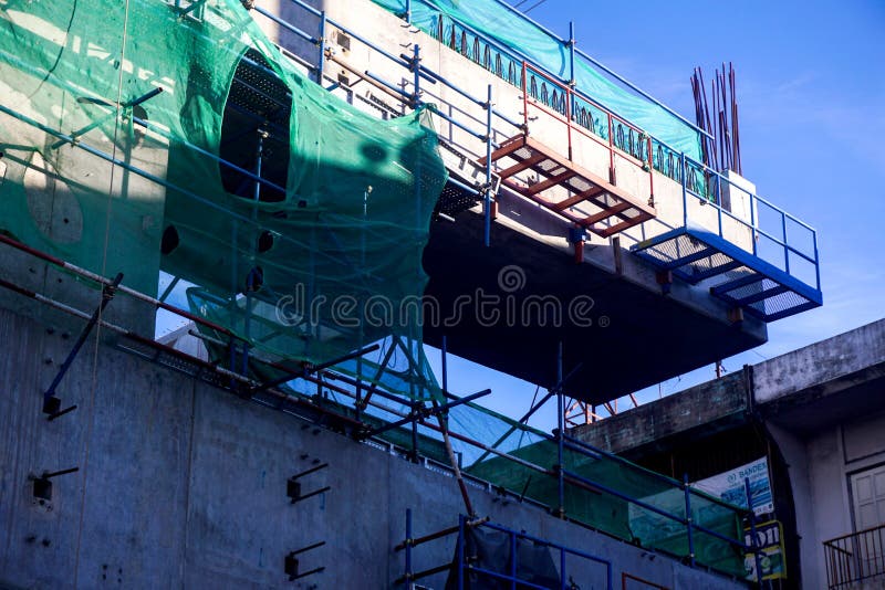 Electric train structure editorial photo. Image of site - 218046026