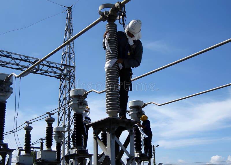 Electrical Preventive Maintenance, 115kV Insulator Cleaning by the ...