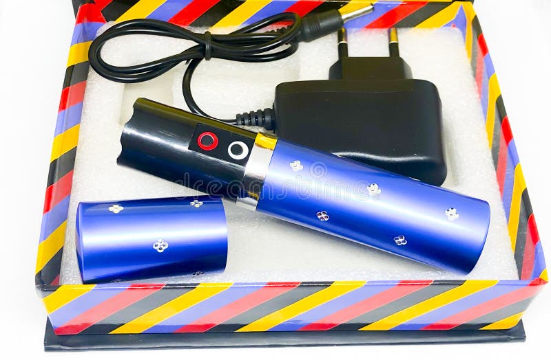 Electrochoque Policial Y Fondo Blanco Imagen de archivo - Imagen de ...