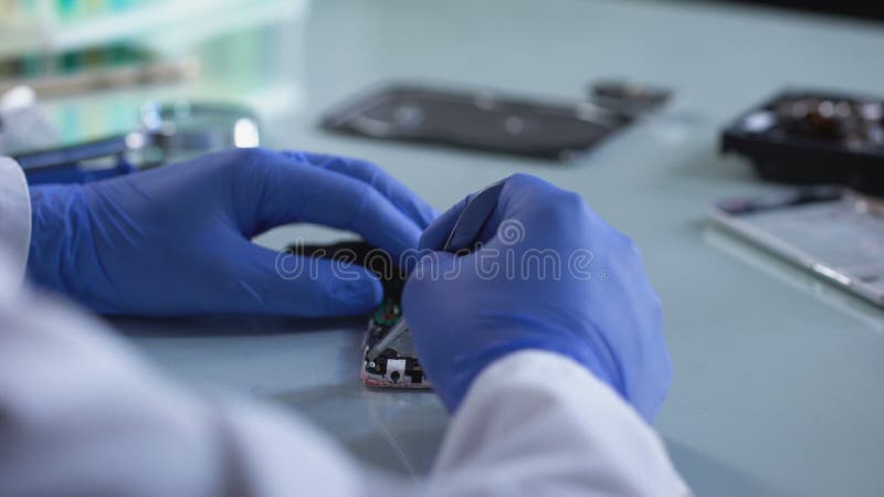 Electronic Hands Assembling Mobile Phone, Connecting Device Parts ...