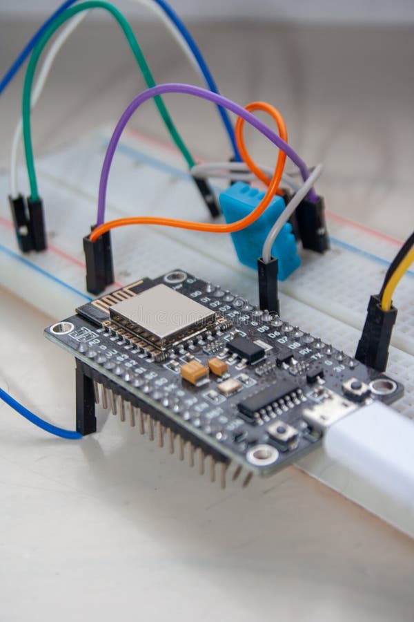 Arduino programming board stock image. Image of show - 138528577