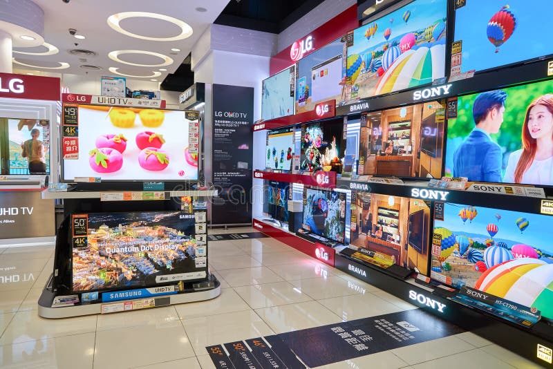 Electronics store editorial photo. Image of device, case - 134641471