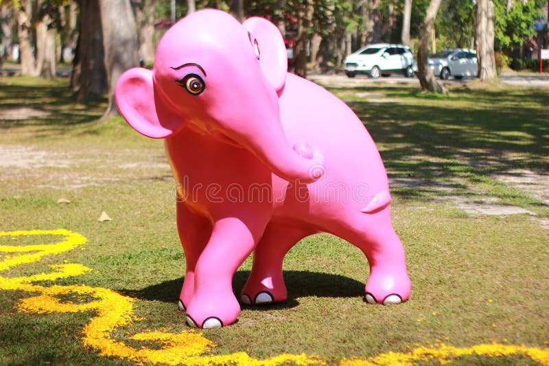 Elefante Cor-de-rosa Em Um Modelo Imagem de Stock - Imagem de fundo ...