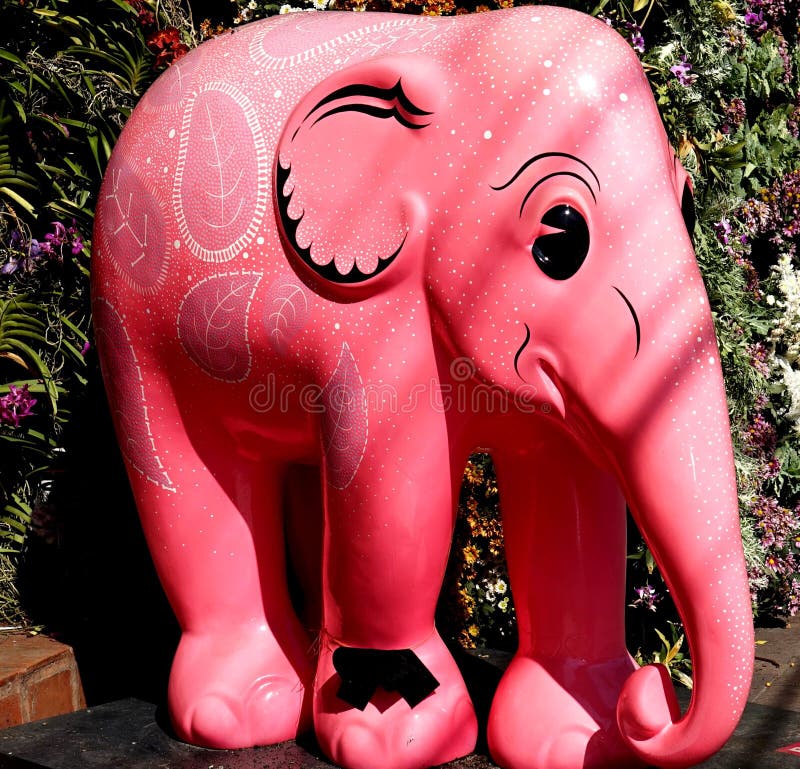 Elefante rosado foto de archivo. Imagen de colmillos, pink - 707660