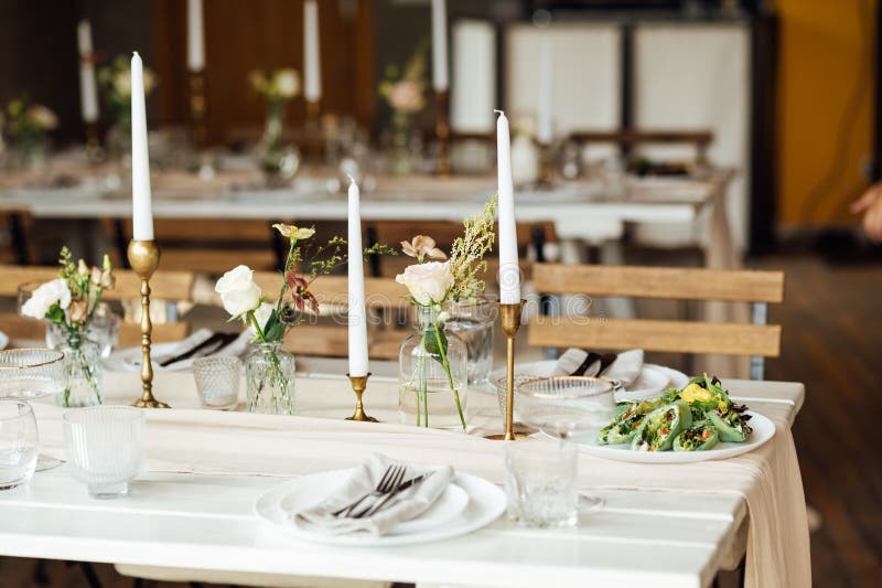 Elegant Neutral Coloured Wedding Table Scape with Flowers and Candles ...