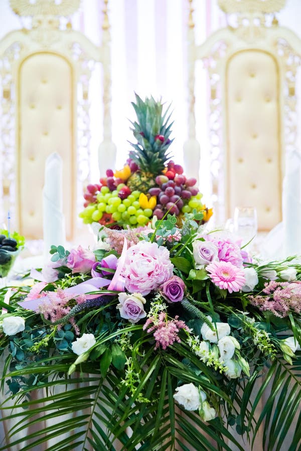 The Elegant Table with Flowers Flor Wedding Stock Image - Image of ...