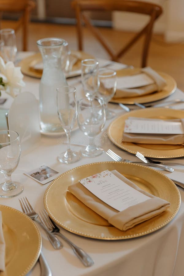 Elegant Wedding Table Setting with Gold Accents. Stock Image - Image of ...