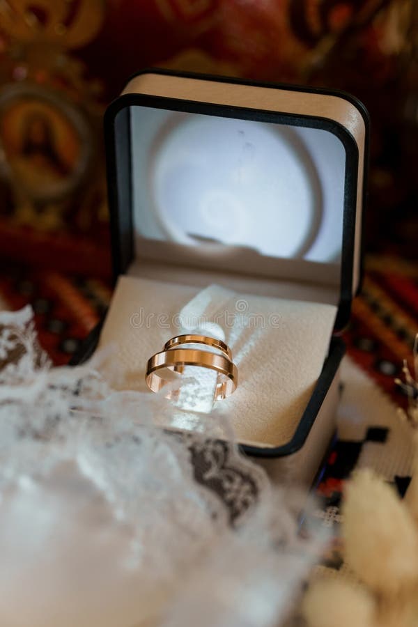 Elegant Wedding Rings in Luxurious Display Box Stock Image - Image of ...