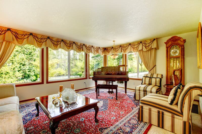 Elegantes Altmodisches Wohnzimmer Stockbild - Bild von dekor, versorgt ...