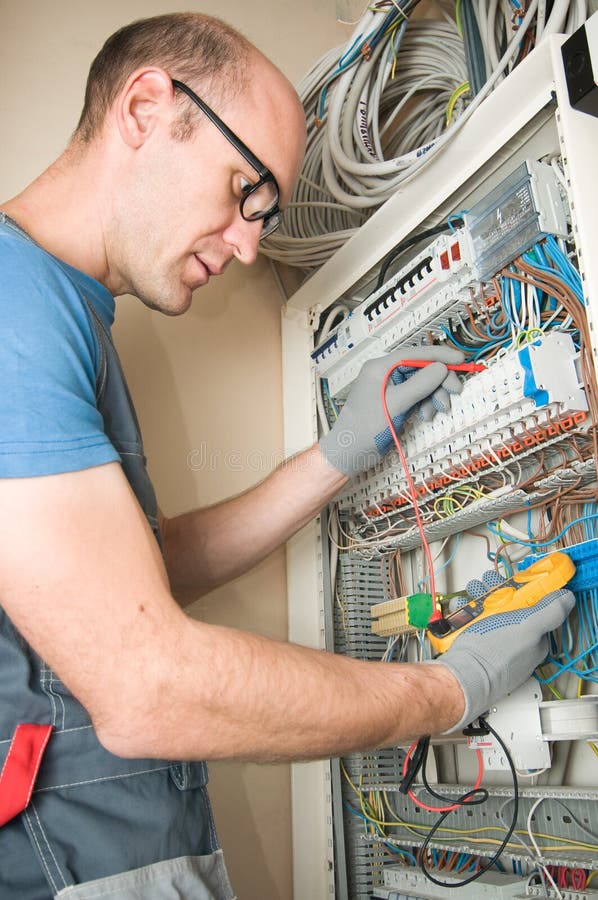 Elektricien stock afbeelding. Image of onderhoud, arbeider - 11792947