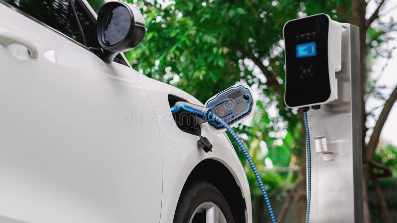 Elektrische Auto Met Laadstation In Eco Green Park Permitteren Stock