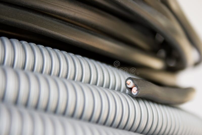 Elektrische Draad En Plooiing Stock Foto - Image of kabel, plastiek ...