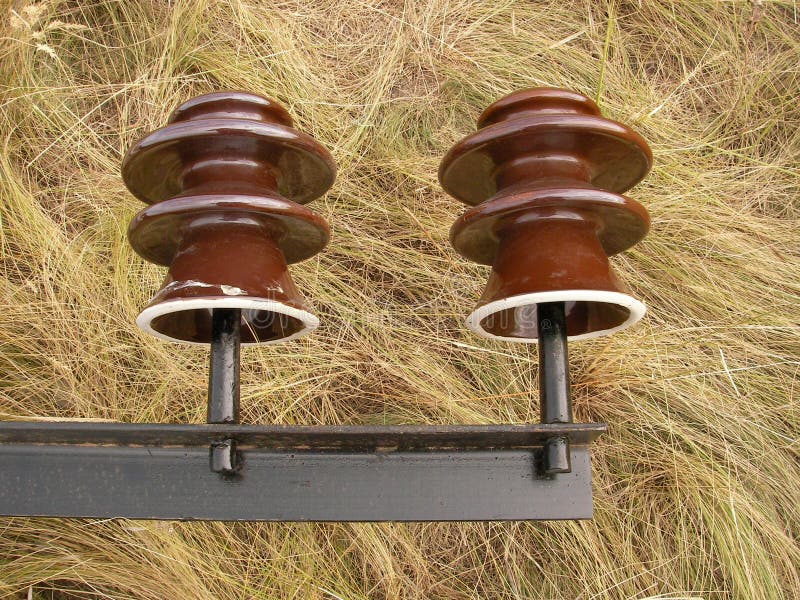 Elektrischer Isolator in Der Holzkiste Stockfoto - Bild von nebenstelle ...
