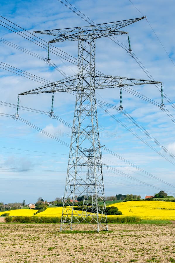 Elektrische pyloon stock afbeelding. Image of hemel, gevaar - 40105061