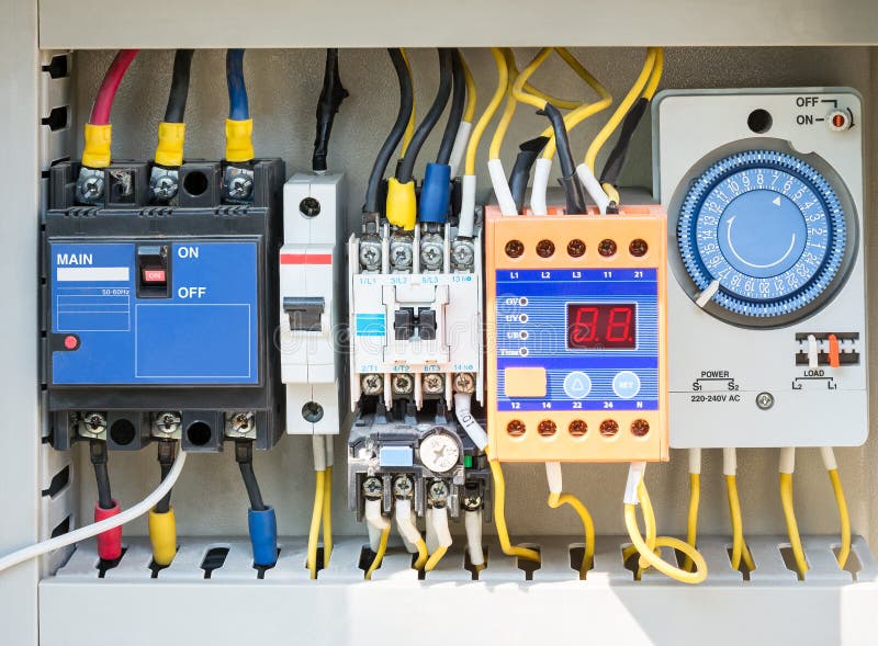 Elektrische Schalttafel stockfoto. Bild von schalter - 79881194