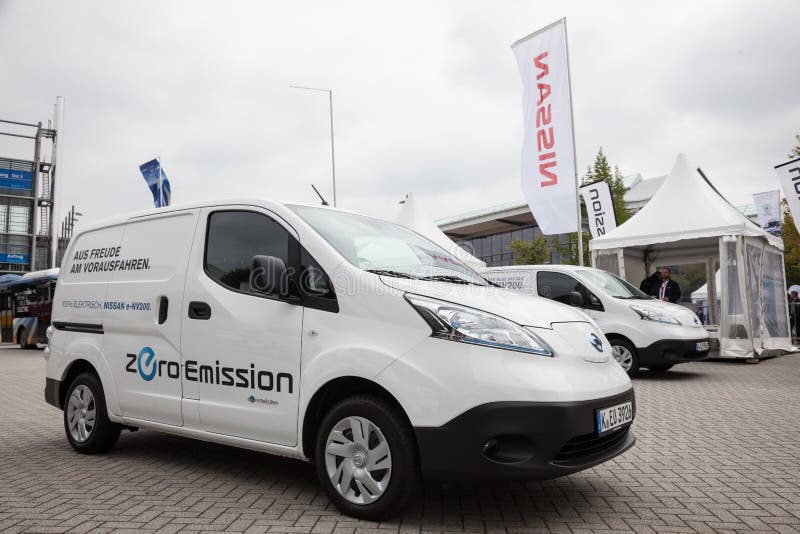 Elektrischer Transporter NISSANS E-NV200 Redaktionelles Stockbild ...