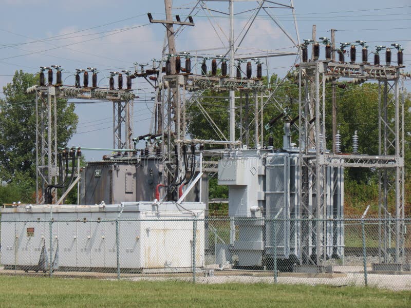 Elektrisches Stromnetz stockfoto. Bild von draht, elektrisch - 59100570