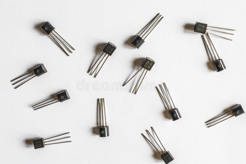 Transistoren Befinden Sich Auf Einem Mikrokreislauf Stockfoto - Bild ...