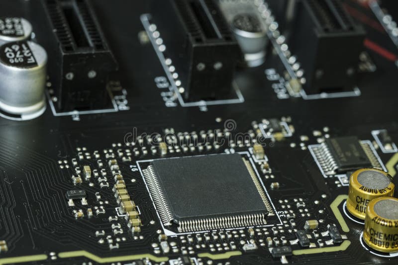 Elektronischer Mikrochip Auf Einem Hi-Tech PC-Motherboard ...