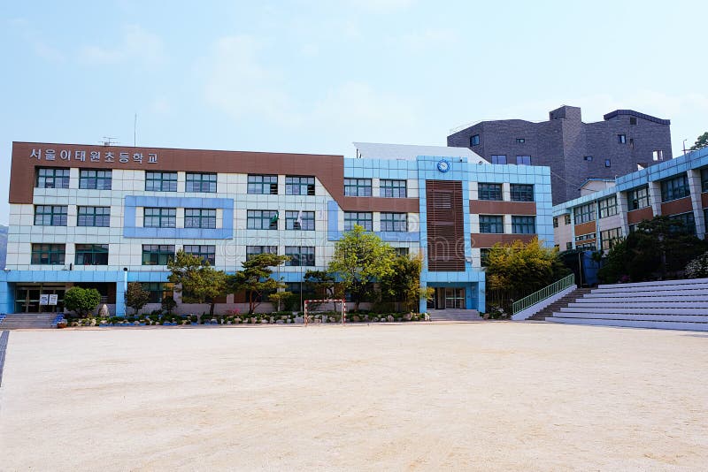 Elementary school building editorial stock image. Image of childhood ...