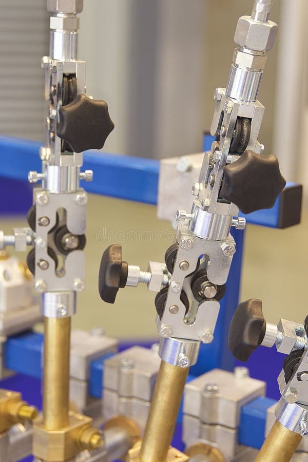 Elementos De Diversas Sujeciones Industriales Foto de archivo - Imagen ...