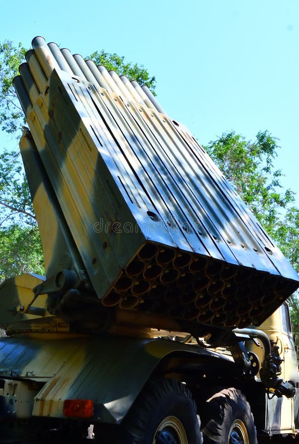 BM-21 Grad 122-mm Multiple Rocket Launcher on Ural-375D Chassis ...