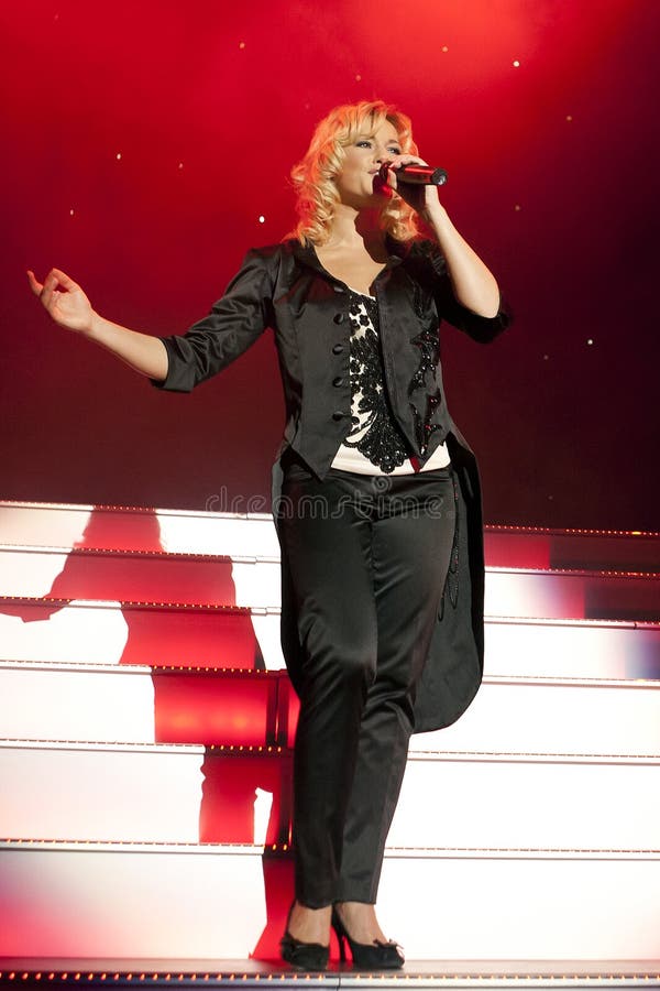 Elena Fischer imagen editorial. Imagen de fiador, golpe - 19289730