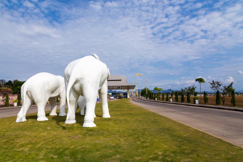 Elephant cement sculpture stock photo. Image of sculpture - 32589228