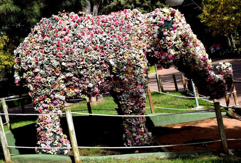 Elephant editorial photography. Image of statue, roses - 101087362